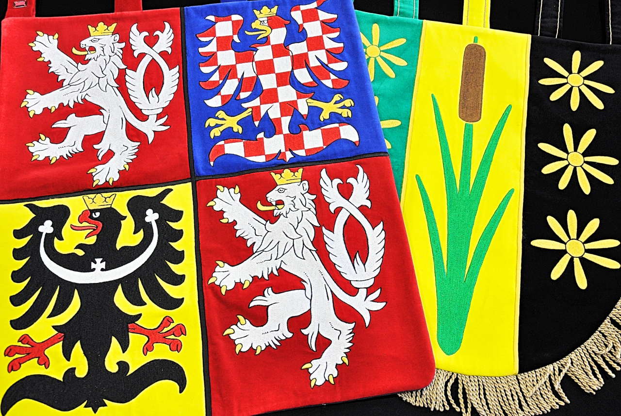 Vyšívané obecní a státní znaky - výroba na zakázku, prodej